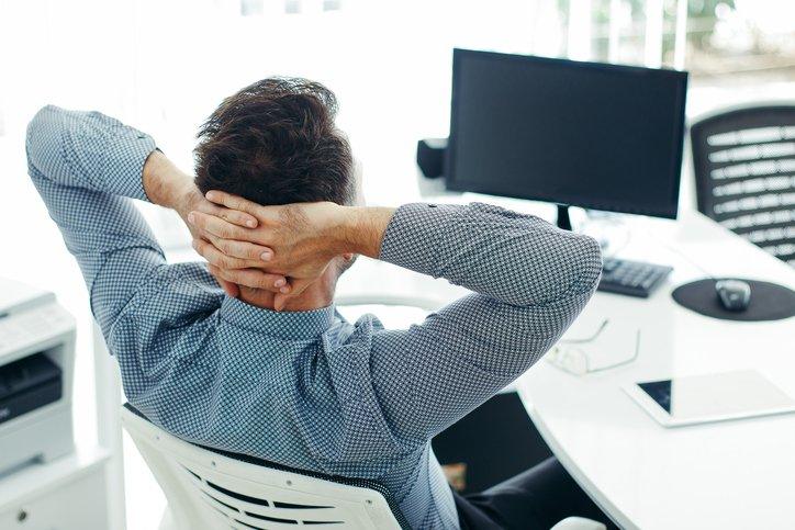 Relieve stress in 3 minutes the office chair stretch - Infinite Labs